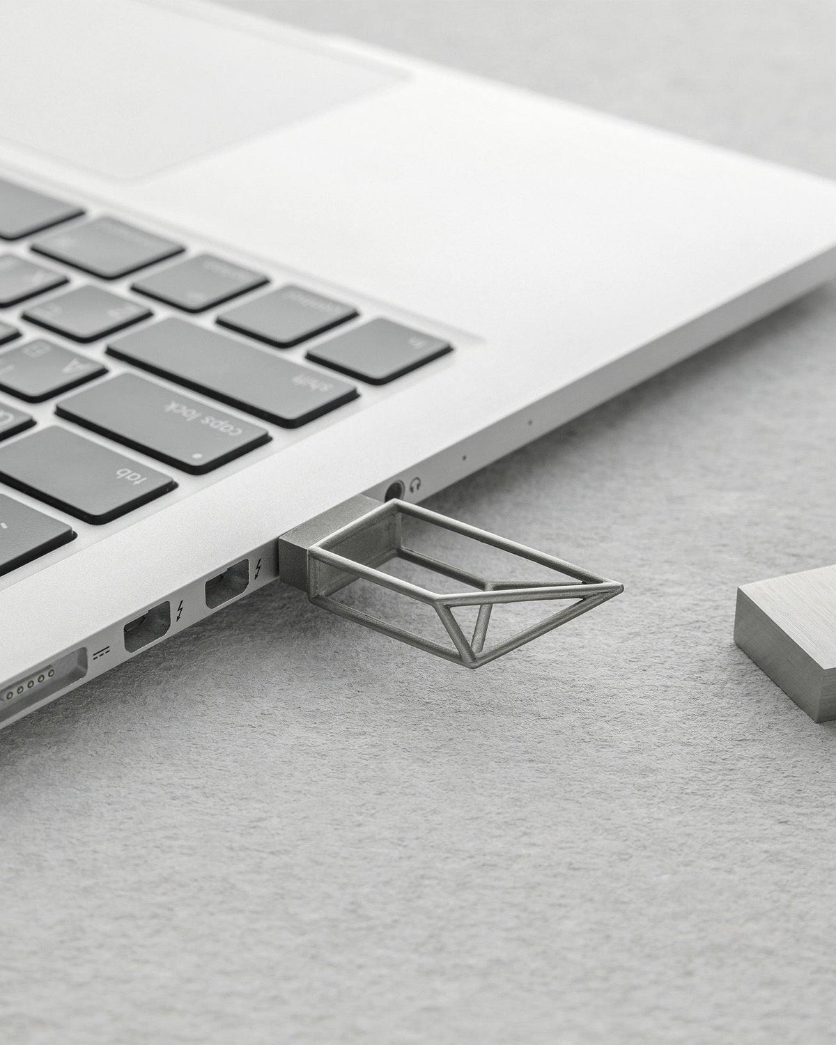 EMPTY MEMORY STRUCTURE Pen Drive