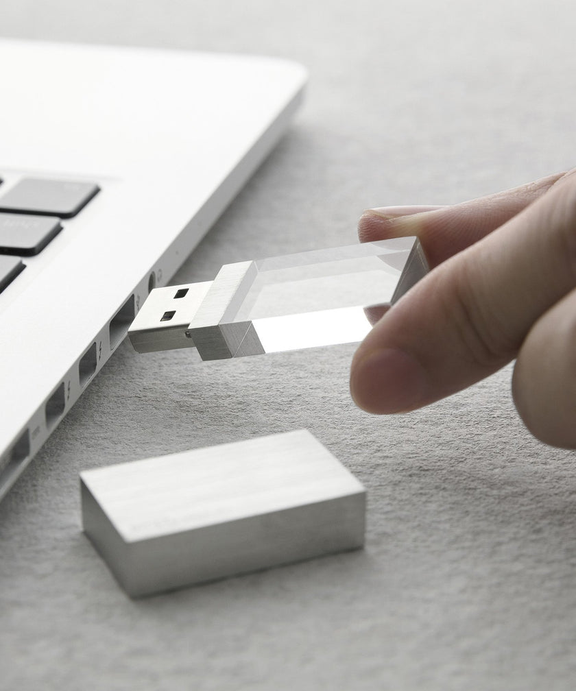 EMPTY MEMORY TRANSPARENCY Pen Drive – Beyond Object