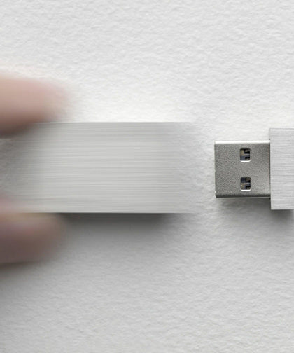 EMPTY MEMORY TRANSPARENCY Pen Drive – Beyond Object